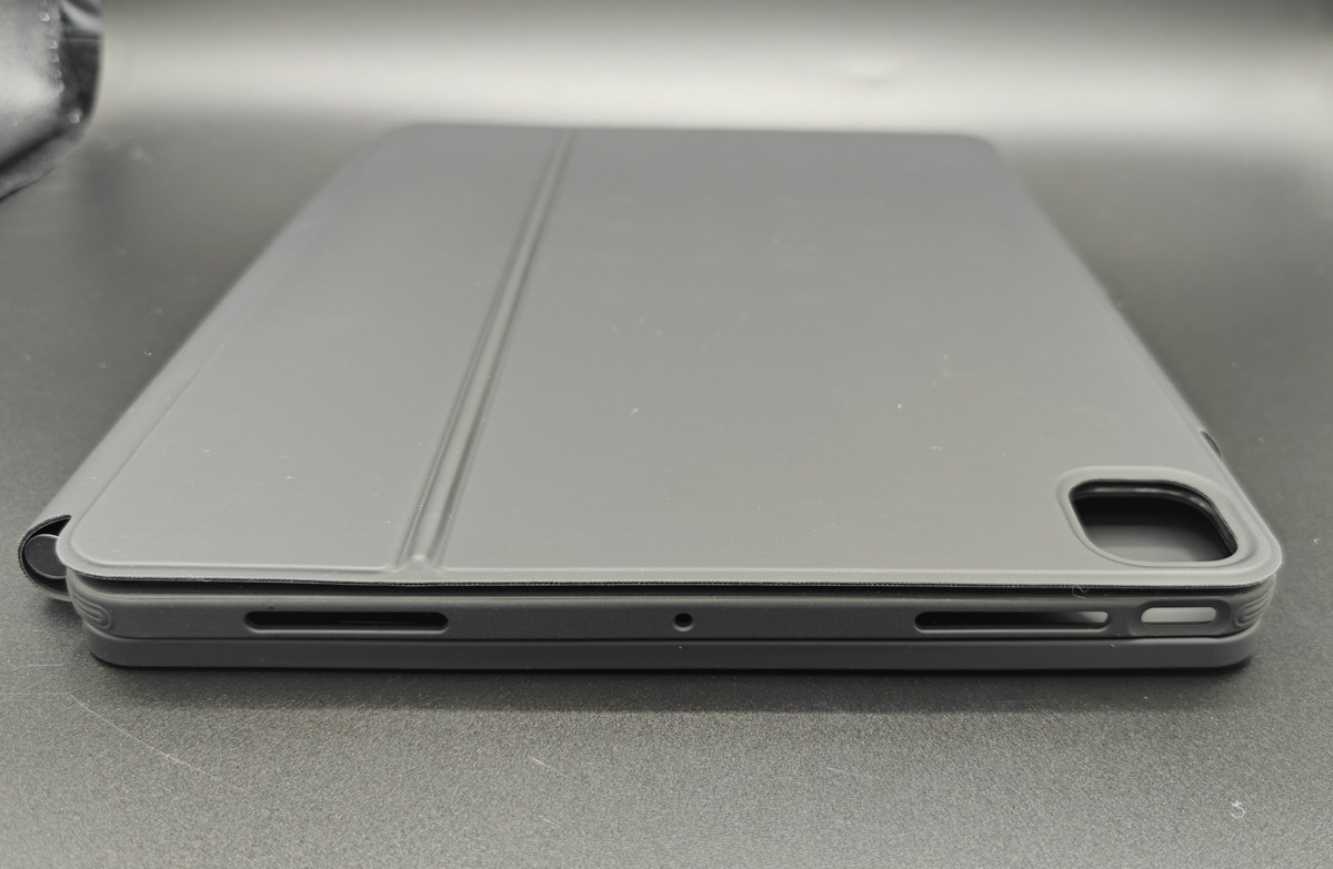ESR Rebound Magnetic Keyboard Case 360 for iPad Pro 13ʺ (2024) review ...