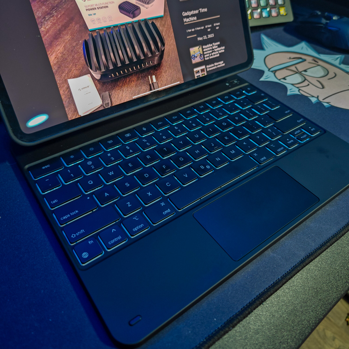 ESR Rebound Magnetic Keyboard Case 360 for iPad Pro 13ʺ (2024) review ...