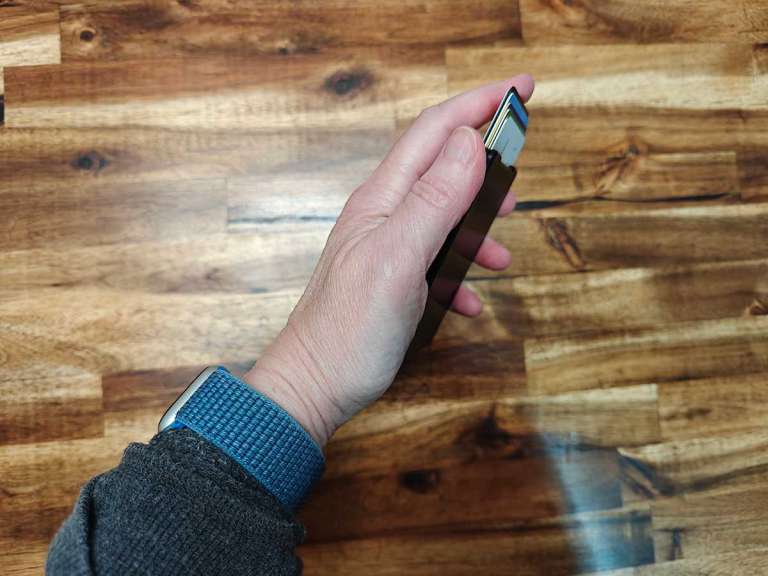 Groove Smart Wallet Trace review - A minimalist wallet with built-in ...