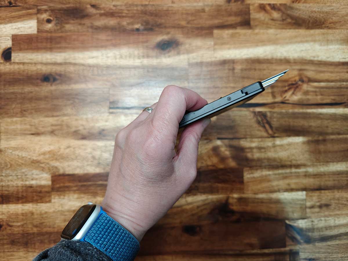 Groove Smart Wallet Trace review - A minimalist wallet with built-in ...