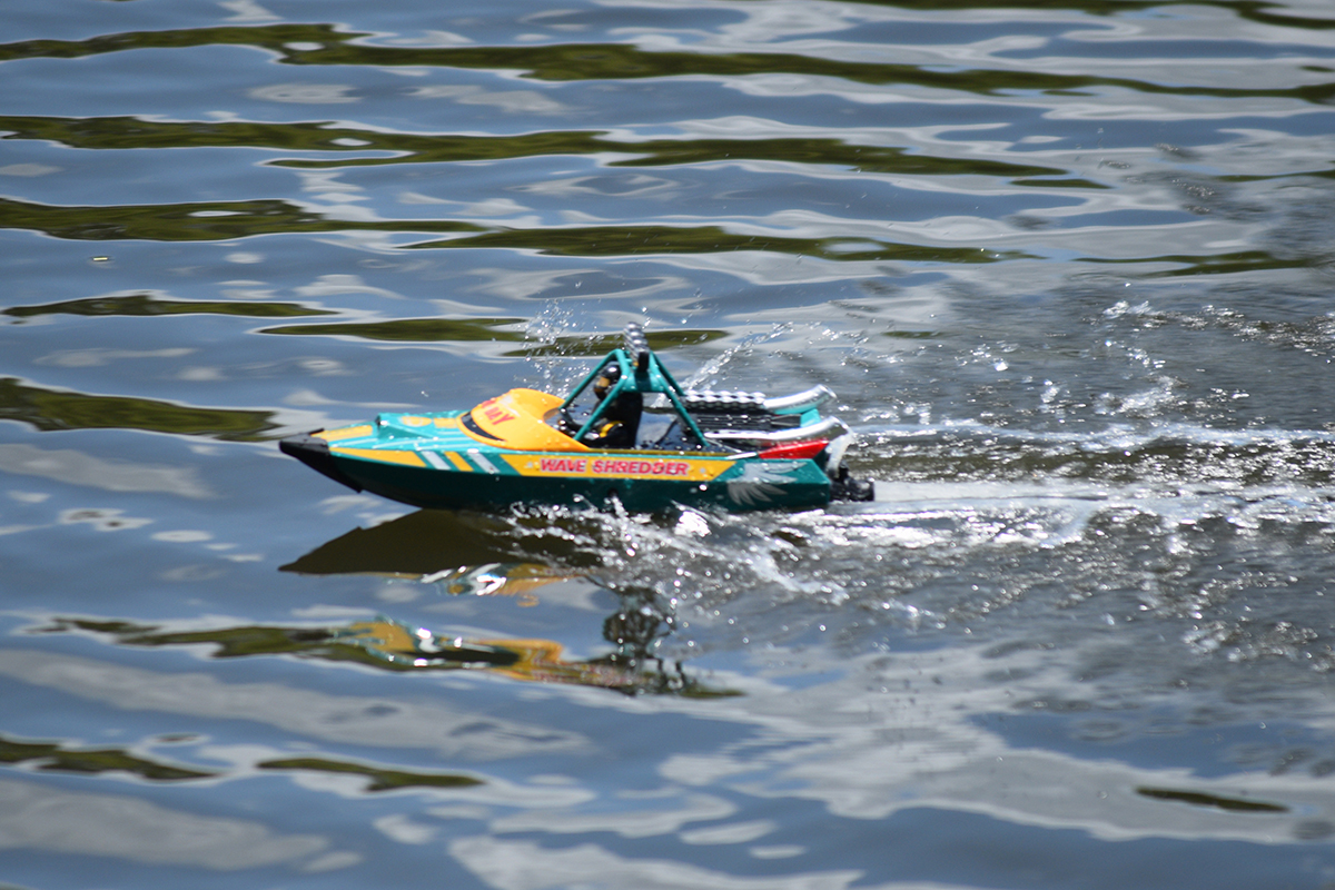 DEERC DE95 Wave Shredder RC Jet Boat review - All the fun of RC on the ...