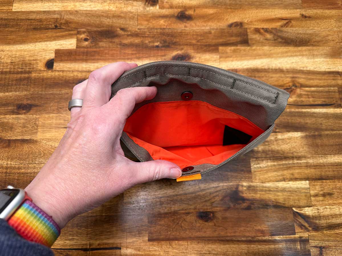 MAGEASY Sacoche bag review - Your next EDC bag - The Gadgeteer