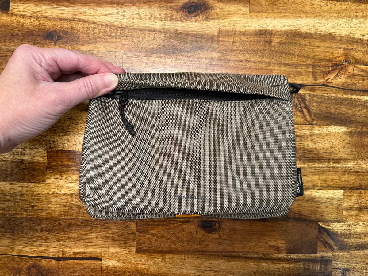 MAGEASY Sacoche bag review - Your next EDC bag - The Gadgeteer