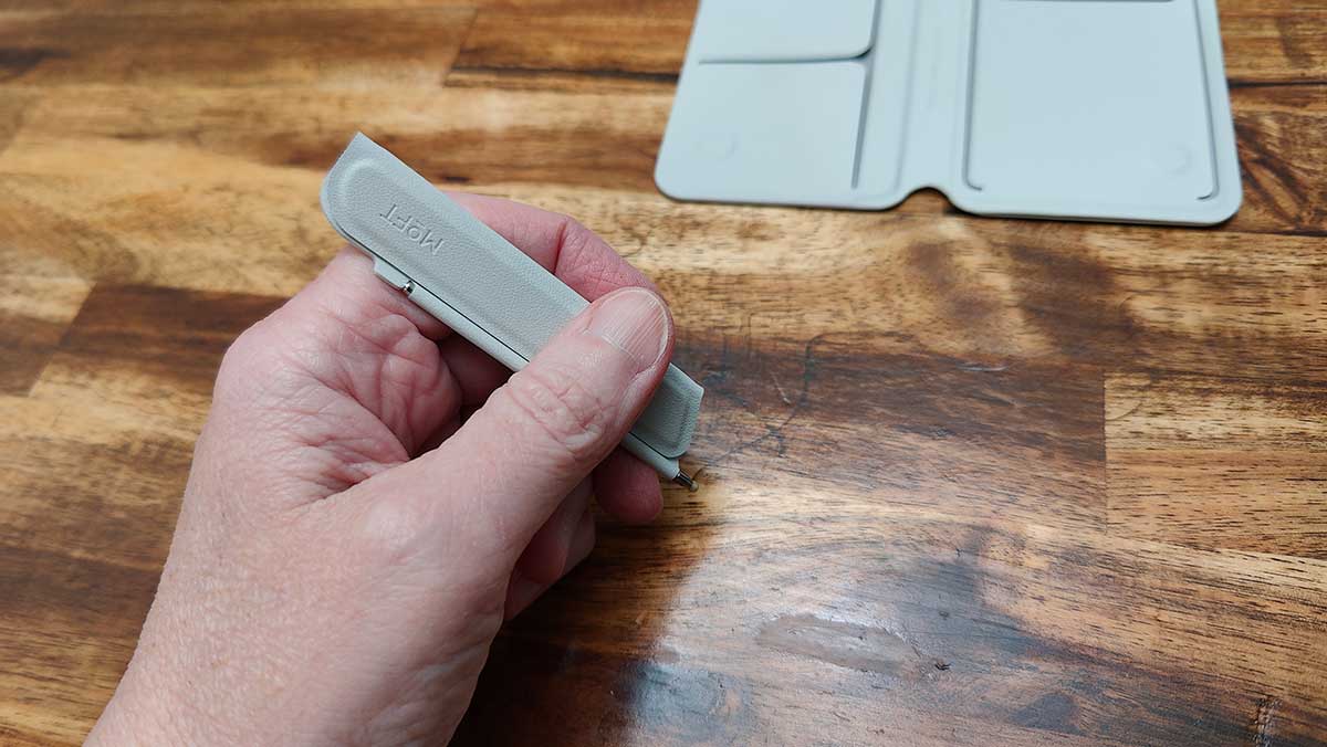 MOFT Snap Flow review - Jot notes on the go with this EDC MagSafe ...