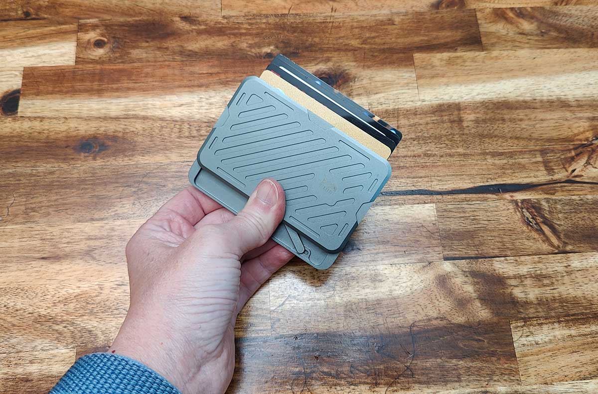 Puncube Mech Wallet review - Your new favorite minimalist EDC wallet ...