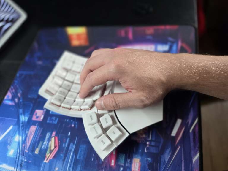 MoErgo Glove80 Ergonomic Keyboard review - The Gadgeteer