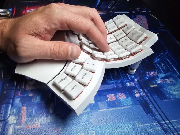 MoErgo Glove80 Ergonomic Keyboard review - The Gadgeteer