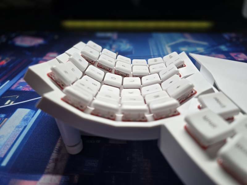 MoErgo Glove80 Ergonomic Keyboard review - The Gadgeteer