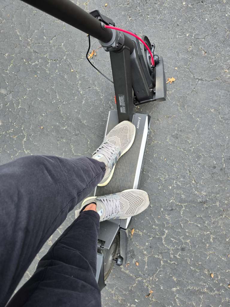 NAVEE S40 Electric Scooter review - The Gadgeteer