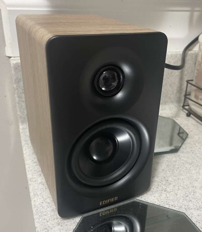 Edifier M60 multimedia speaker review – Big sound from small desktop ...