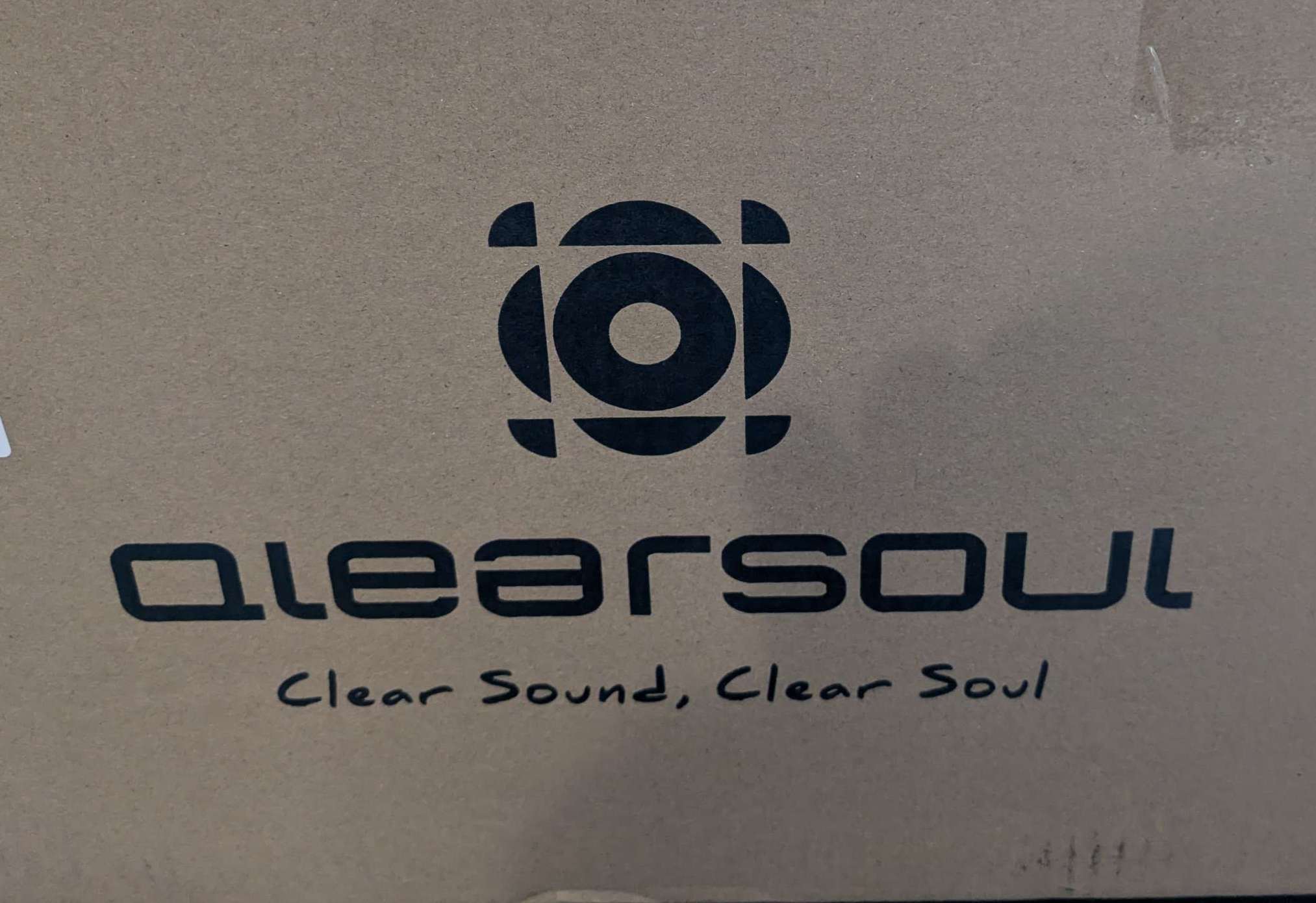 QlearSoul ONE-Q vinyl record player review - Classic look and sound ...