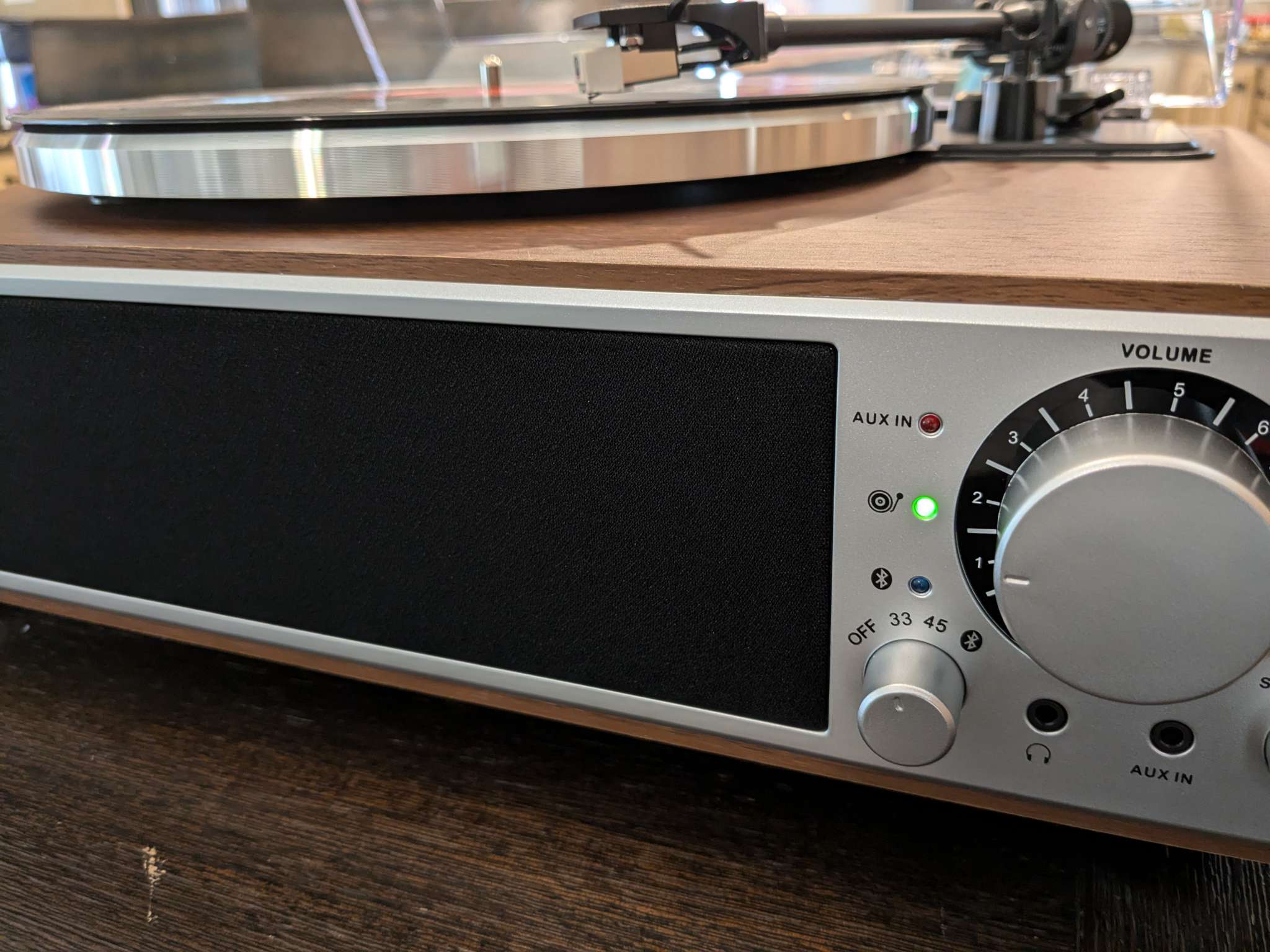 QlearSoul ONE-Q vinyl record player review - Classic look and sound ...
