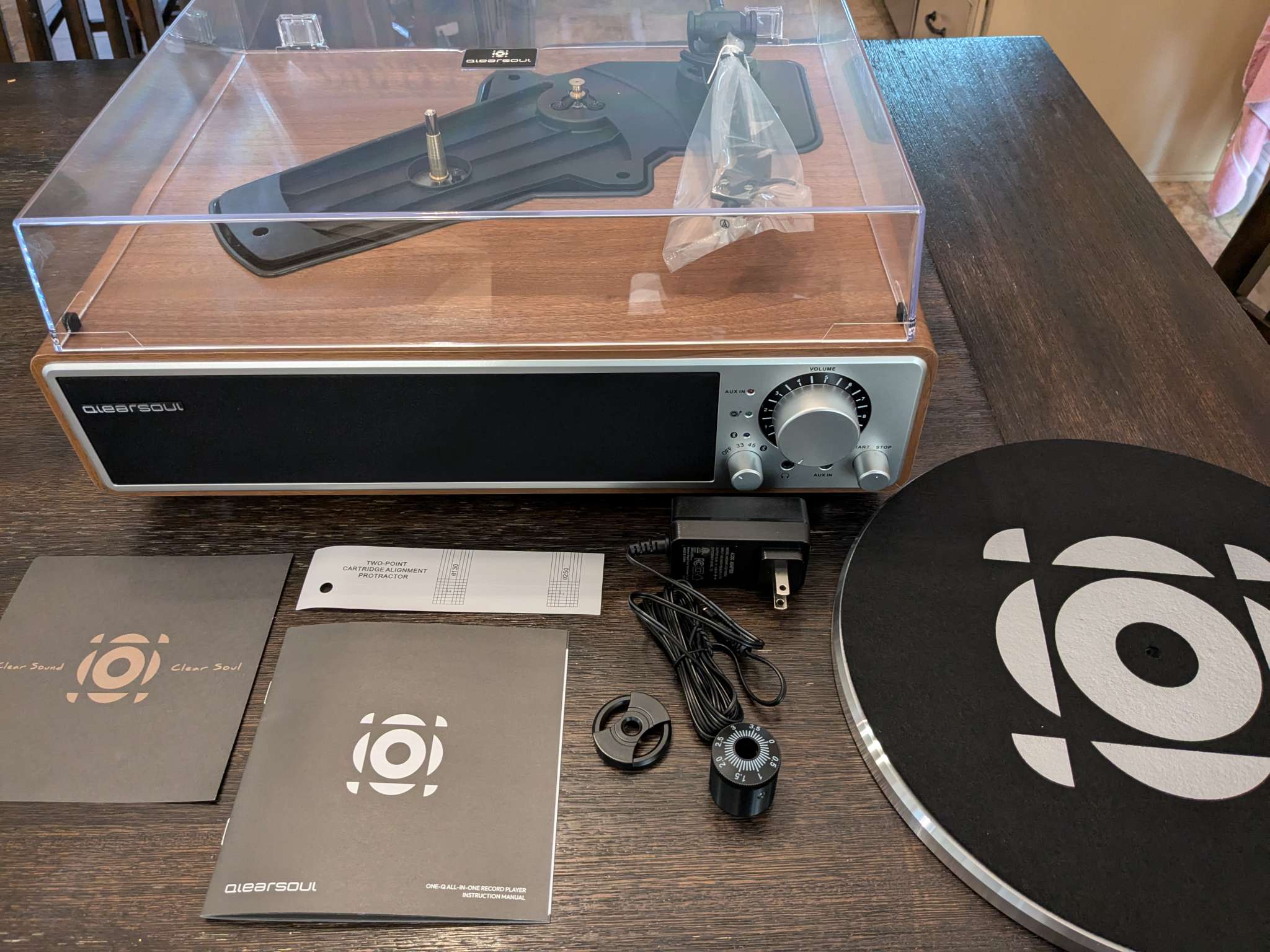 QlearSoul ONE-Q vinyl record player review - Classic look and sound ...