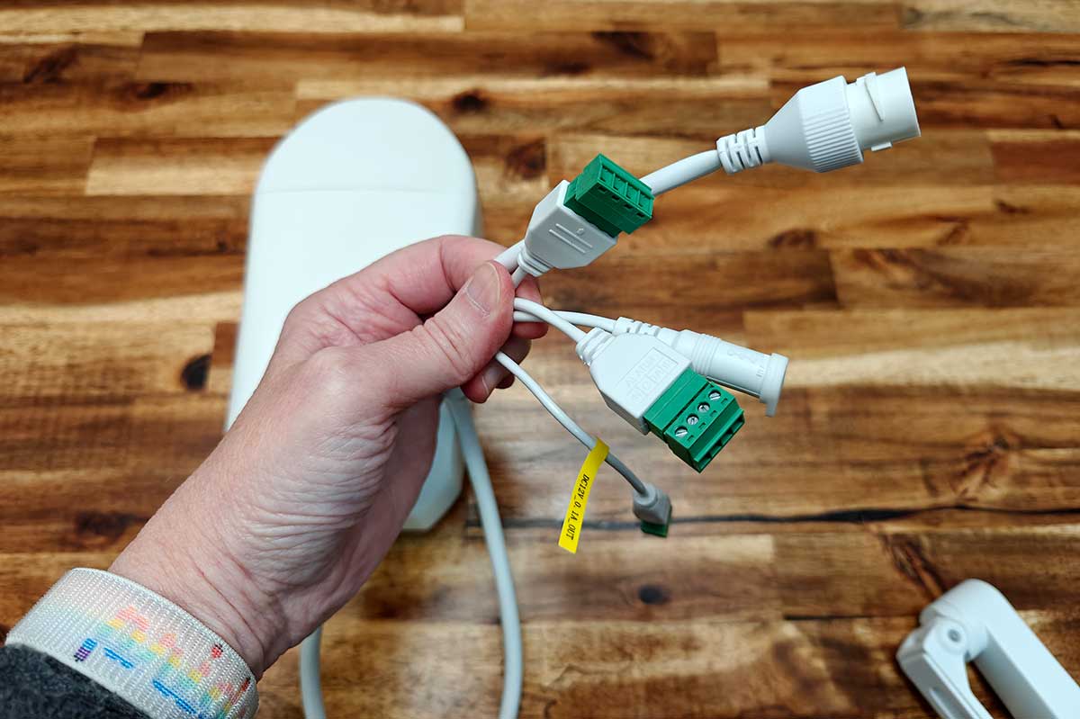 ANNKE FCD600 PoE dual lens panoramic outdoor security camera review ...