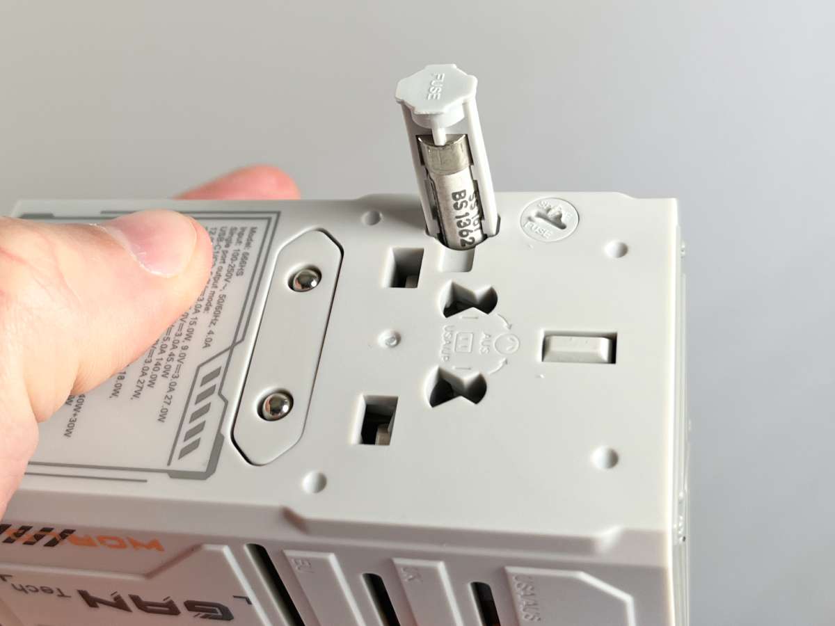 Arsmel VisaPro Travel Adapter review - The Gadgeteer