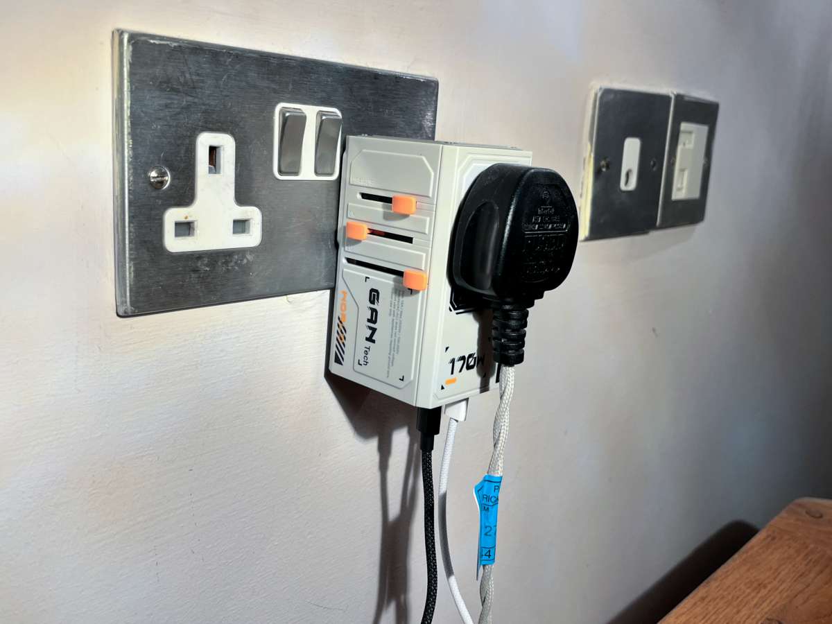 Arsmel VisaPro Travel Adapter review - The Gadgeteer