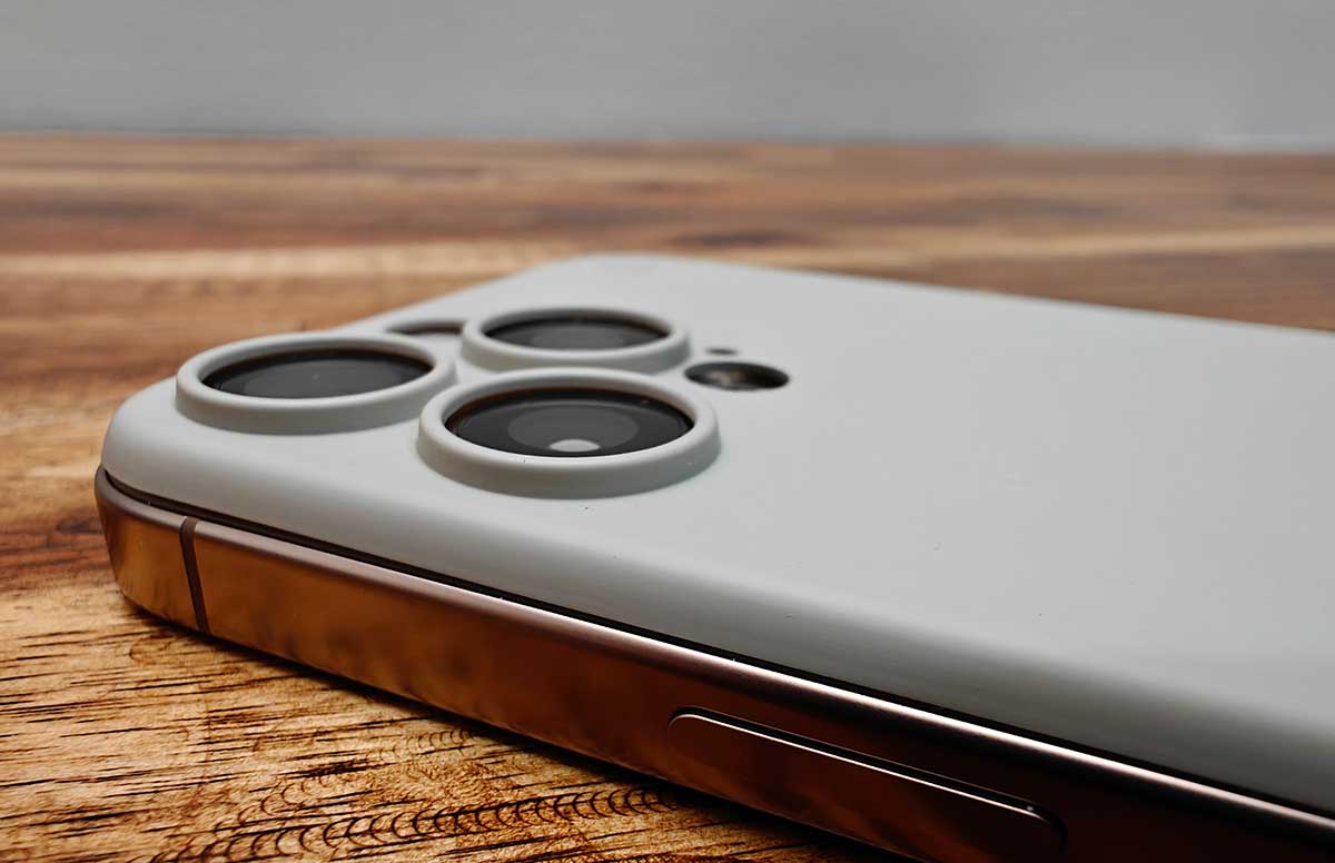 Atom Studios Soft Snap magnetic iPhone back review - I'm all in on this ...