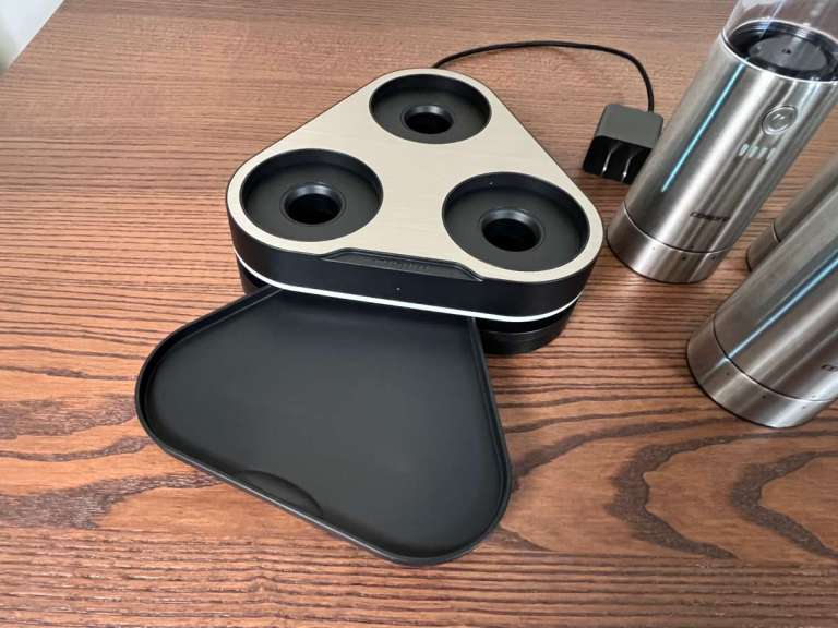 Cospro 3-in-1 Wireless Charging Electric Salt and Pepper Grinder review - The Gadgeteer