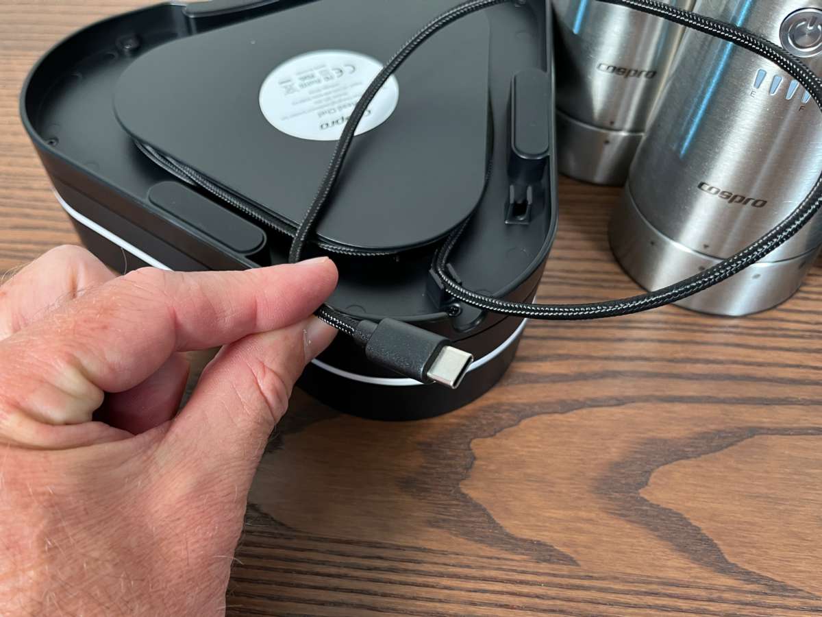 Cospro 3-in-1 Wireless Charging Electric Salt and Pepper Grinder review - The Gadgeteer