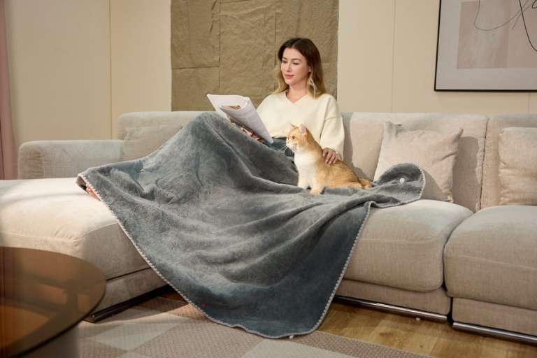 This blanket from the future uses carbon nanotubes to keep you warm and ...