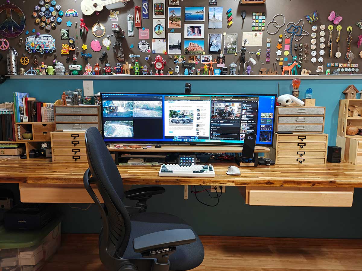 UPERFECT UStation Delta Max stacked dual screen folding 18.5in monitor ...