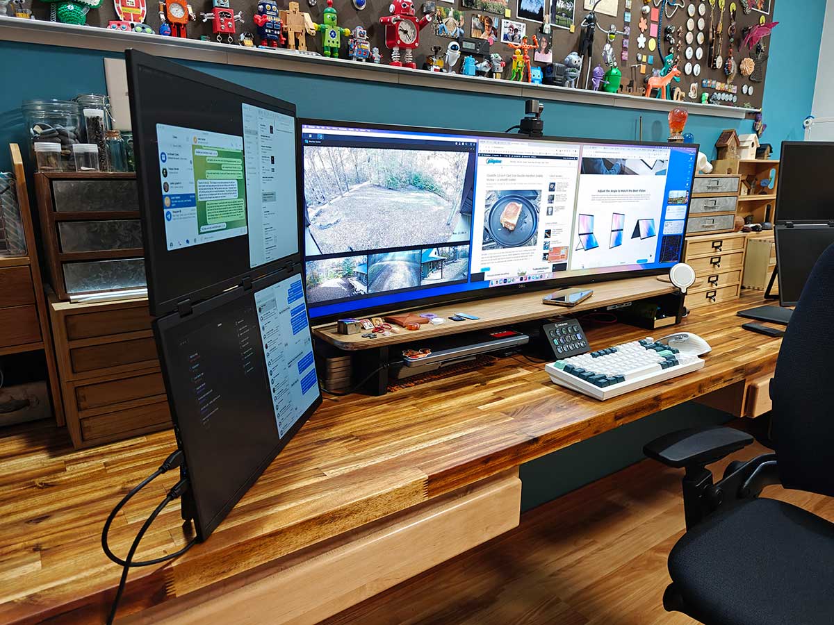 UPERFECT UStation Delta Max stacked dual screen folding 18.5in monitor ...