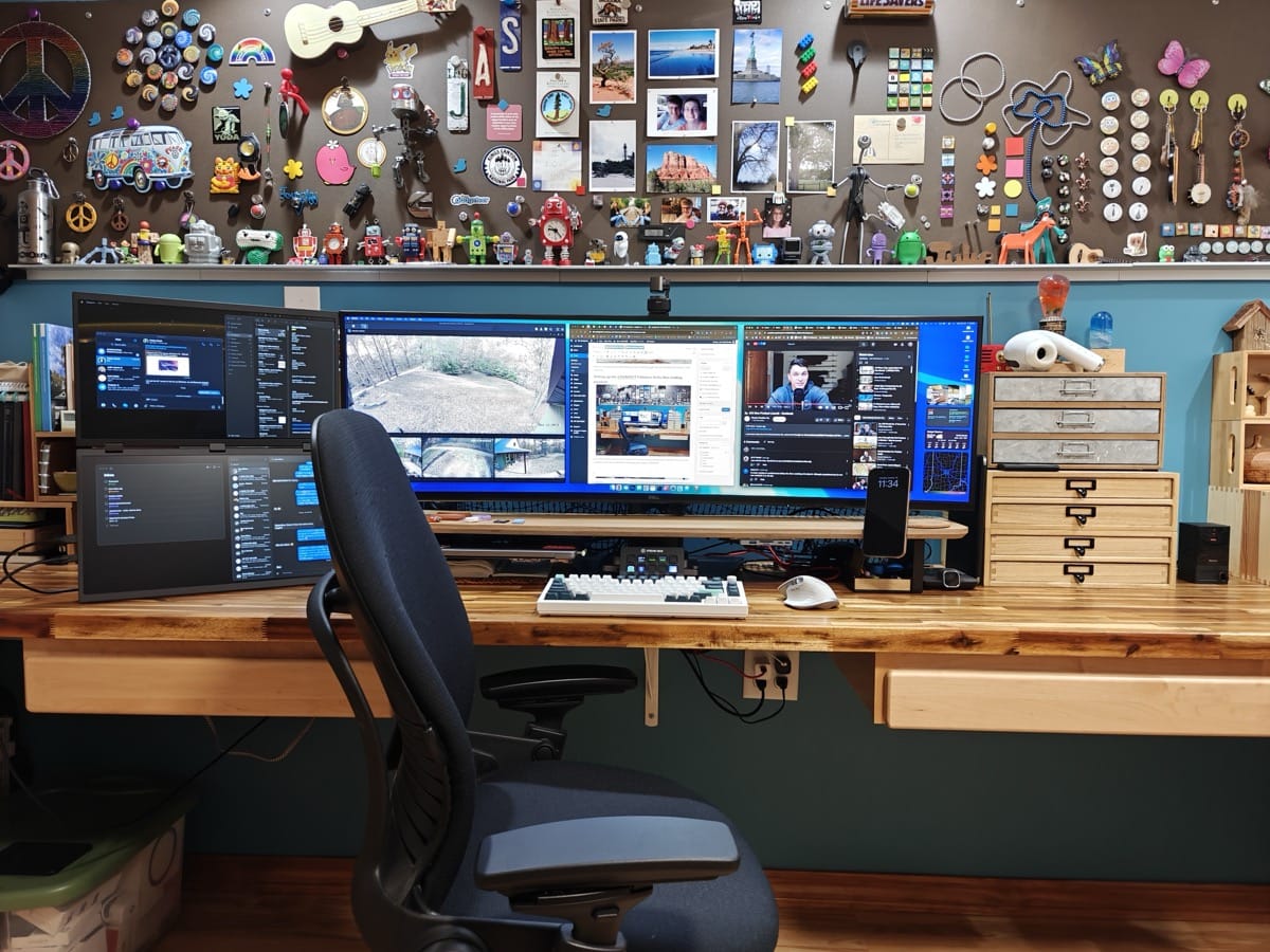 UPERFECT UStation Delta Max stacked dual screen folding 18.5in monitor ...