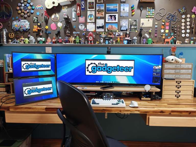 UPERFECT UStation Delta Max stacked dual screen folding 18.5in monitor ...