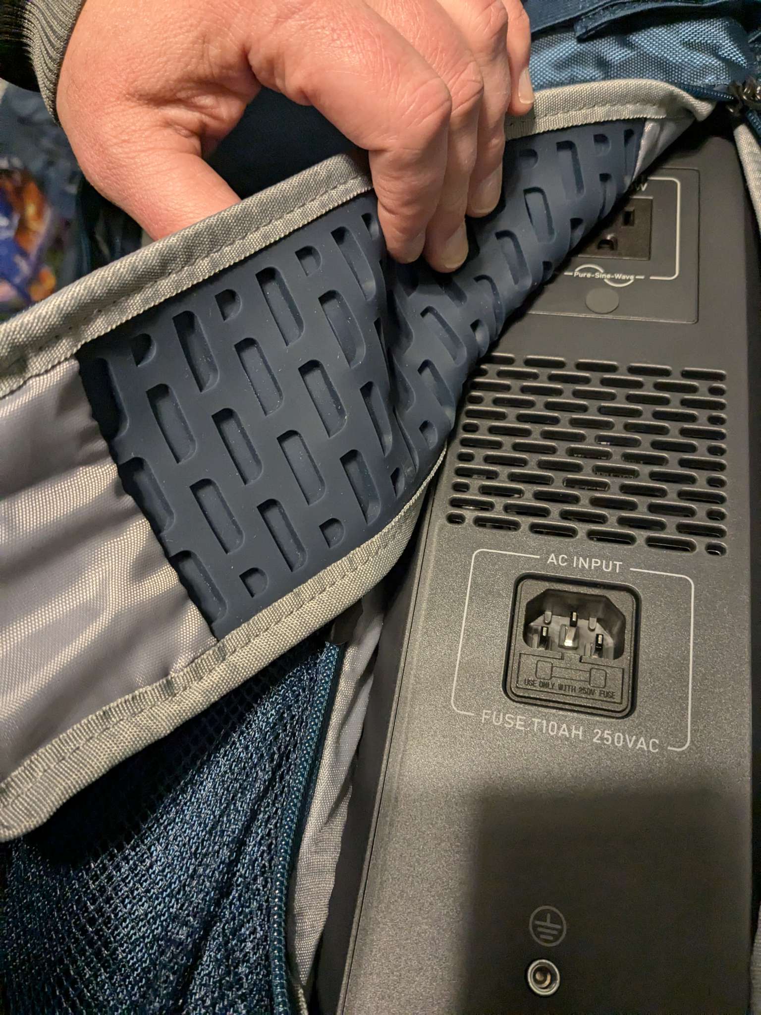 BLUETTI Handsfree 2 Backpack Power Station review - A power station you ...