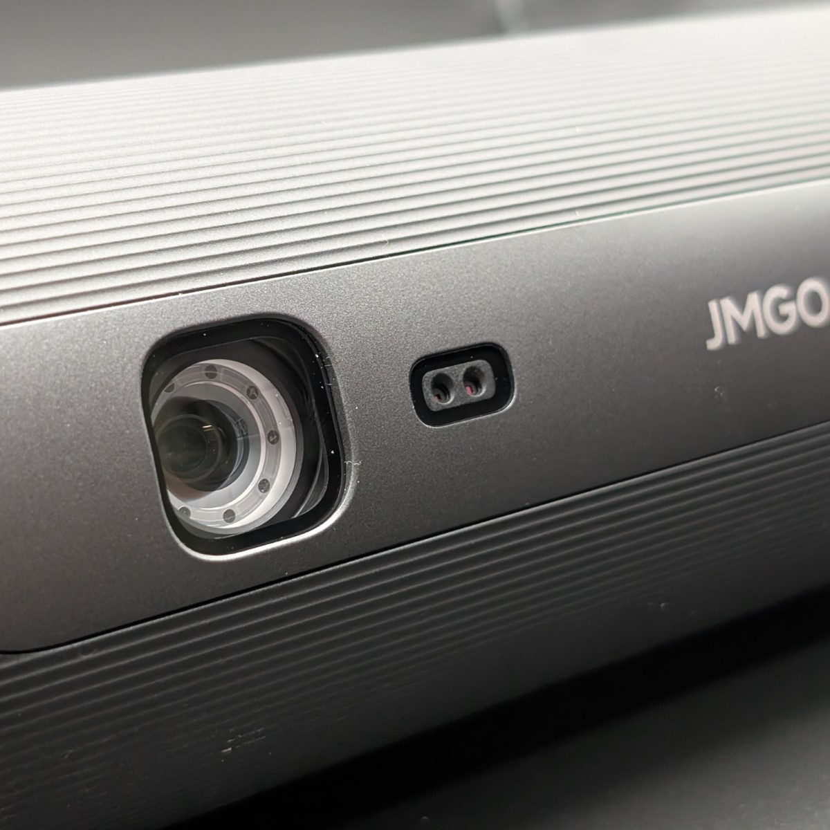 JMGO PicoFlix projector review - finally a portable projector that can actually play long movies ...