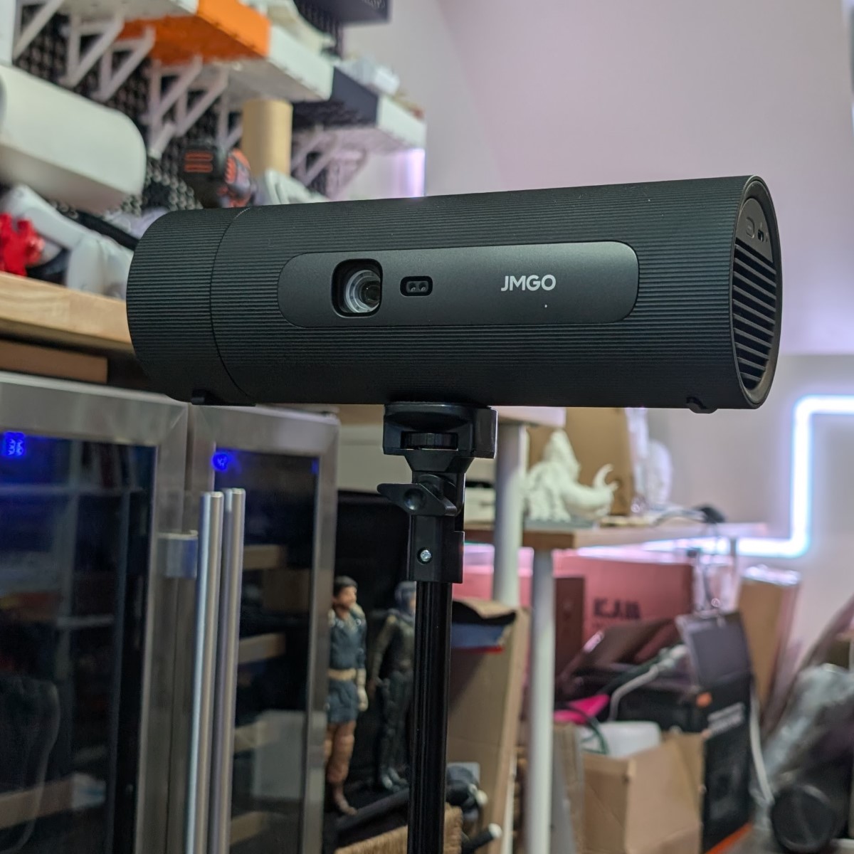 JMGO PicoFlix projector review - finally a portable projector that can actually play long movies ...