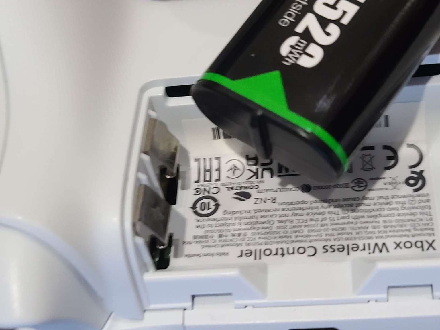Powerextra Fast Charger Battery Pack for Xbox controller review - The ...