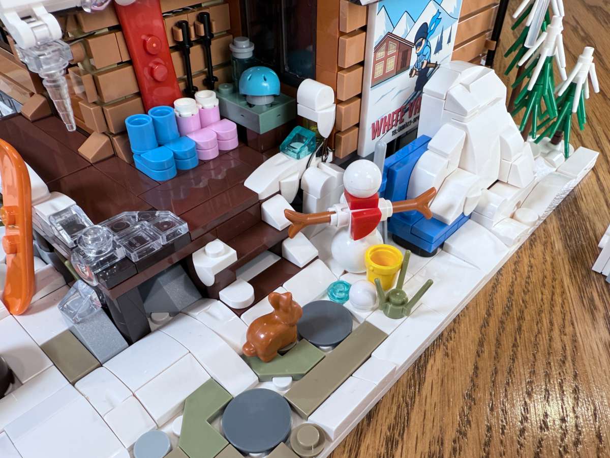 Funwhole Ski Lodge Building Block review - The Gadgeteer