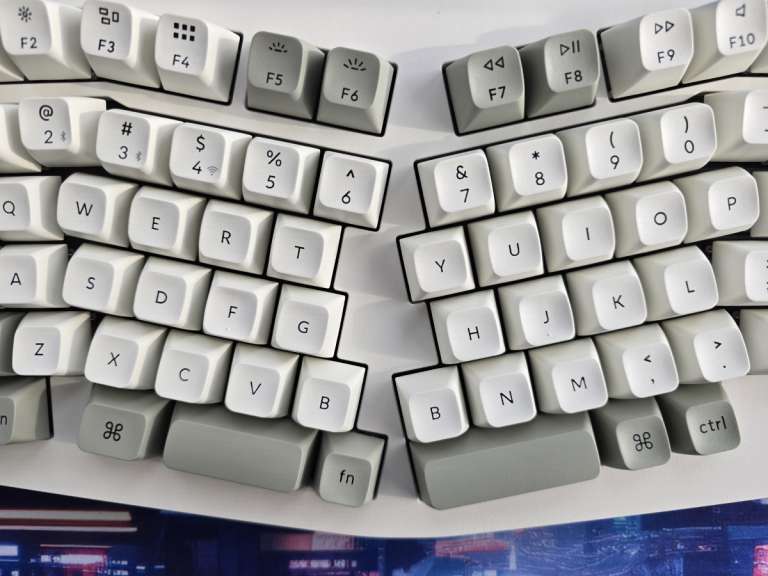 Keychron Q13 Max Alice Layout Keyboard review - an ergo-mech wonderland ...
