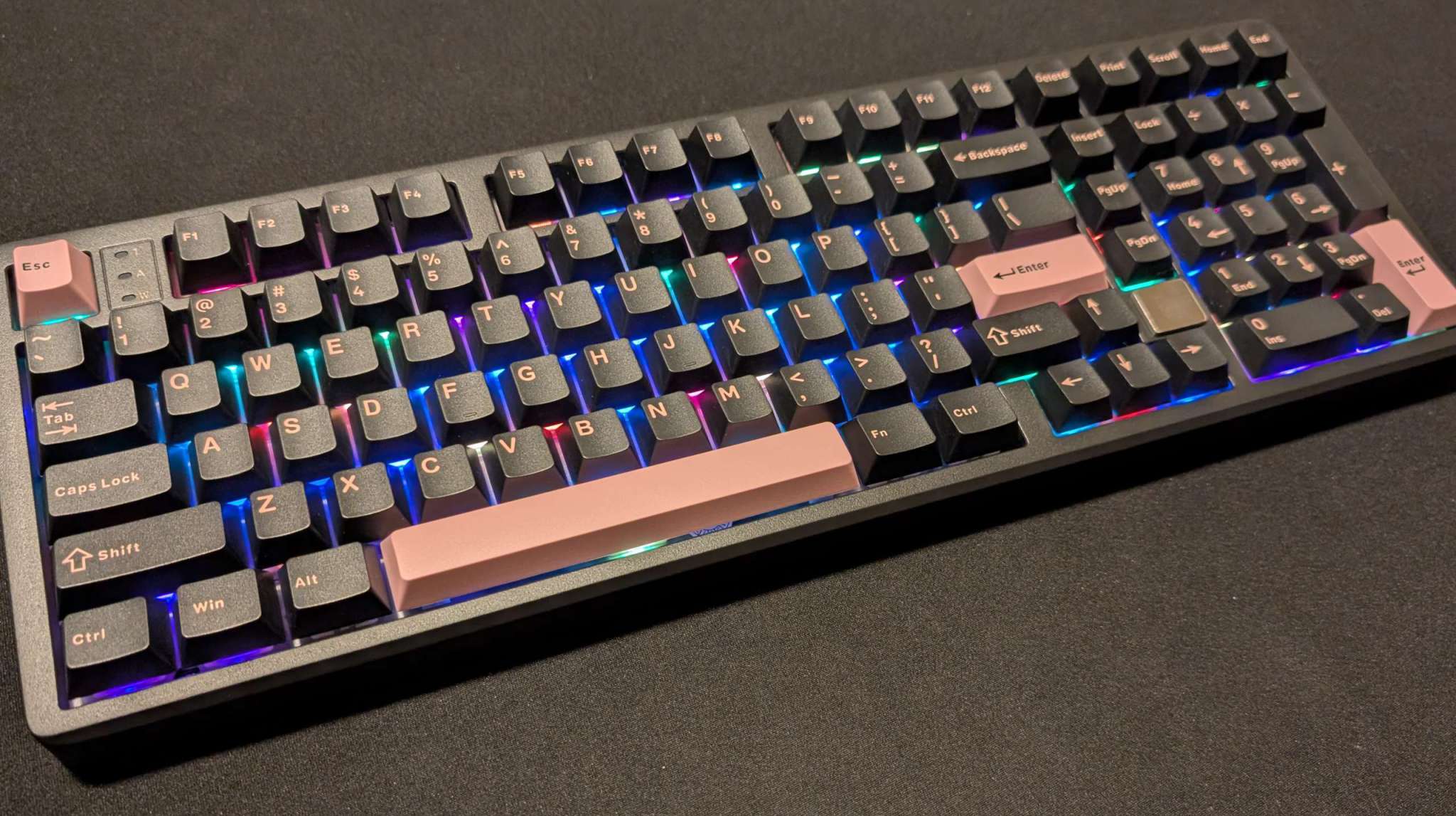 Leobog Hi98 Pro mechanical keyboard review - Solid build and battery ...