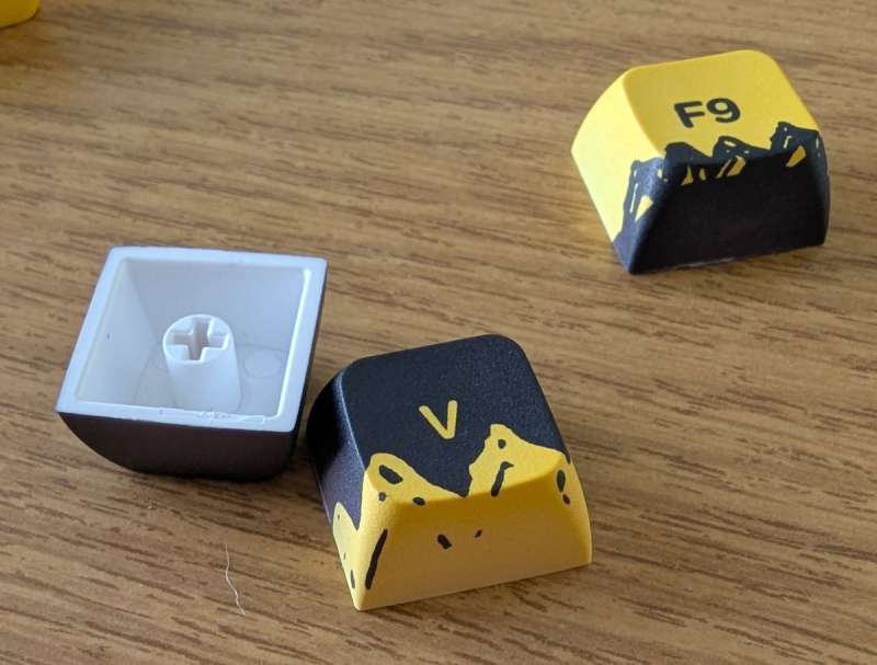 The Kapco x Peanuts - A Boy Named Charlie Brown Keycap Set review - The ...