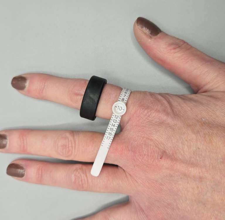 QALO QRNT smart ring review - A health tracking ring without an ...