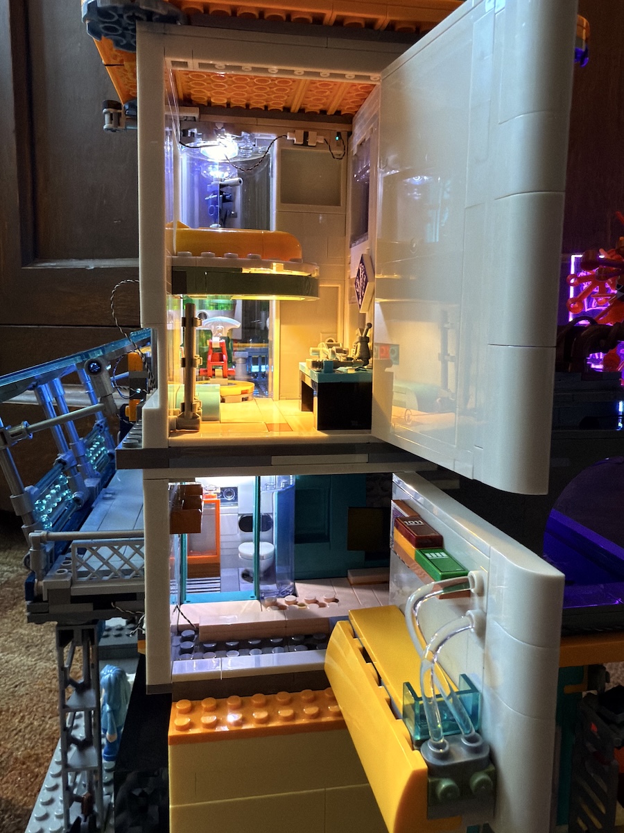 Funwhole Cyberpunk NeonCity model kit review - Brick by brick it ...
