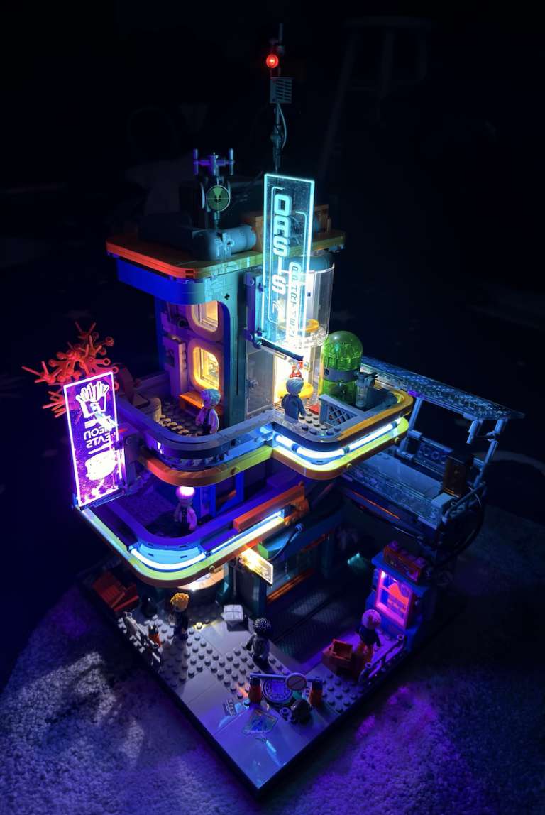 Funwhole Cyberpunk NeonCity model kit review - Brick by brick it ...