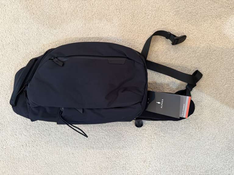 Alpaka Metro Crossbody Bag review - The Gadgeteer