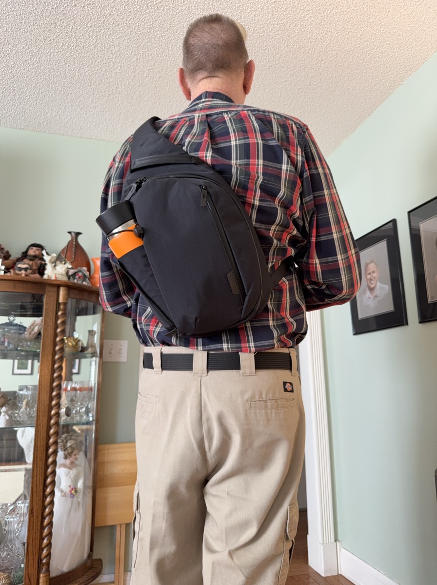 Alpaka Metro Crossbody Bag review - The Gadgeteer