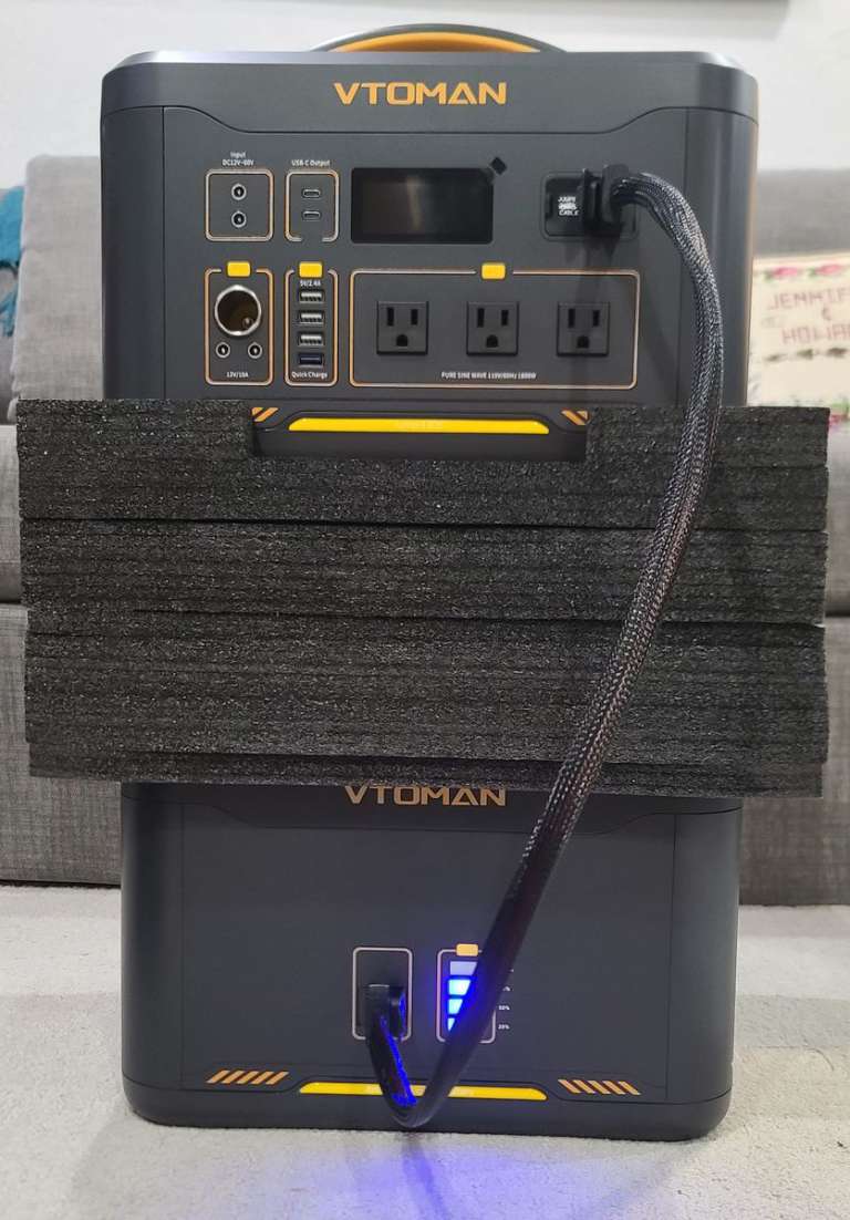 VTOMAN Jump 1800 with solar panel, extended battery, and jump starter ...