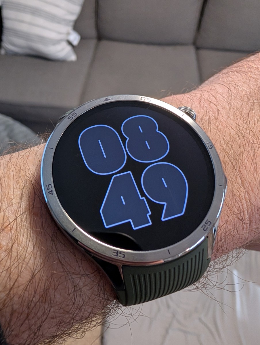 OnePlus Watch 3 review - a solid big smartwatch with battery for ...