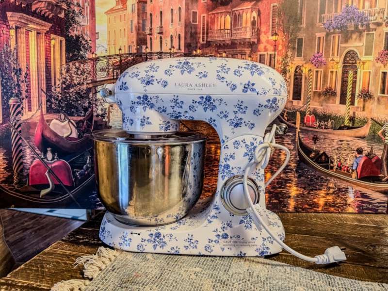 Laura Ashley Floral-Print 6L 6-Speed Die-Cast Stand Mixer review - The ...