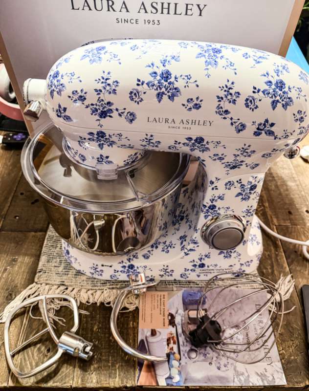 Laura Ashley Floral-Print 6L 6-Speed Die-Cast Stand Mixer review - The ...