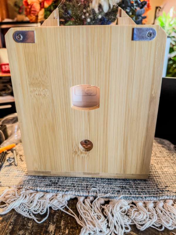 VINGUYS Smart Bird Feeder V-Feeder Bamboo review - The Gadgeteer