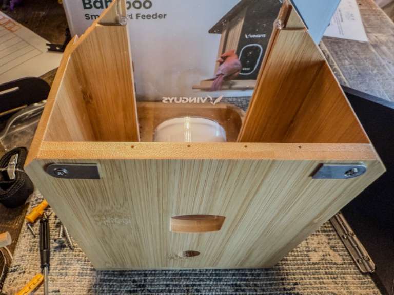 VINGUYS Smart Bird Feeder V-Feeder Bamboo review - The Gadgeteer