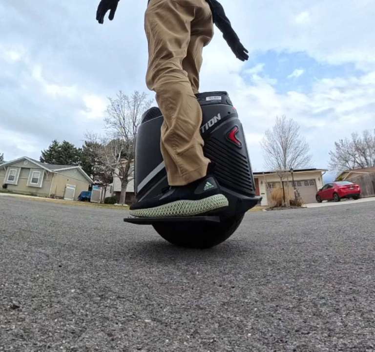 Inmotion V9 Electric Unicycle review - a great commuter EUC option for ...