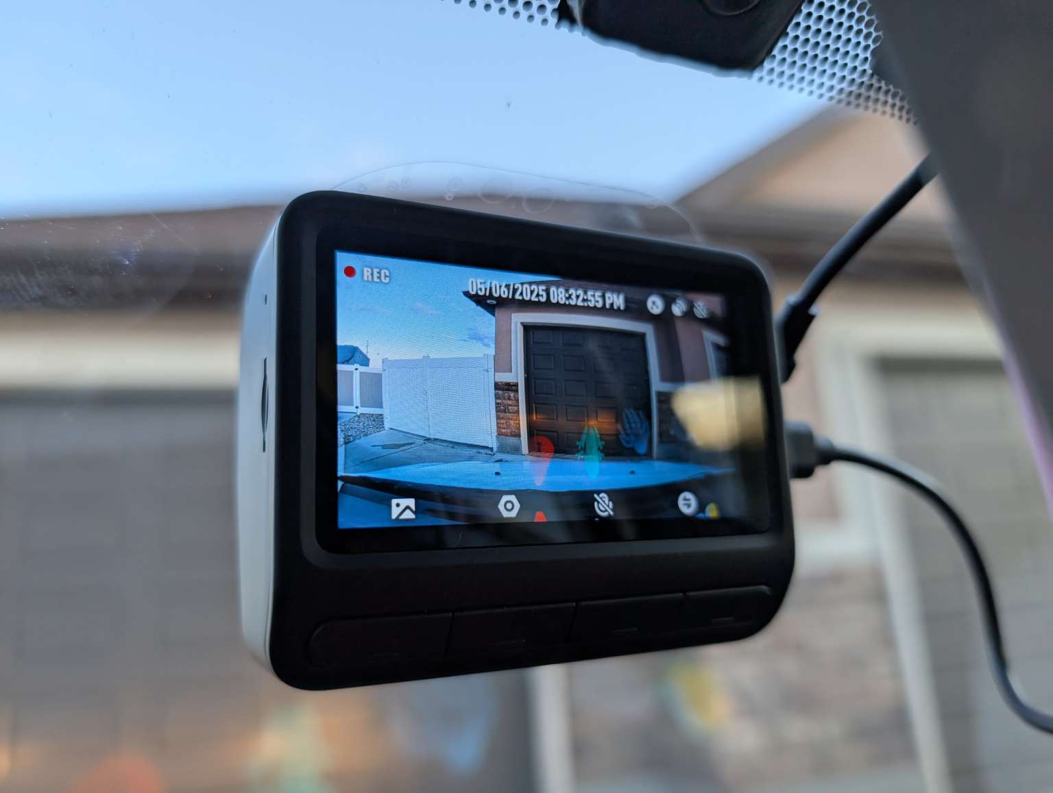 DDPAI Z60 3 channel dash cam review - Comprehensive camera connectivity ...