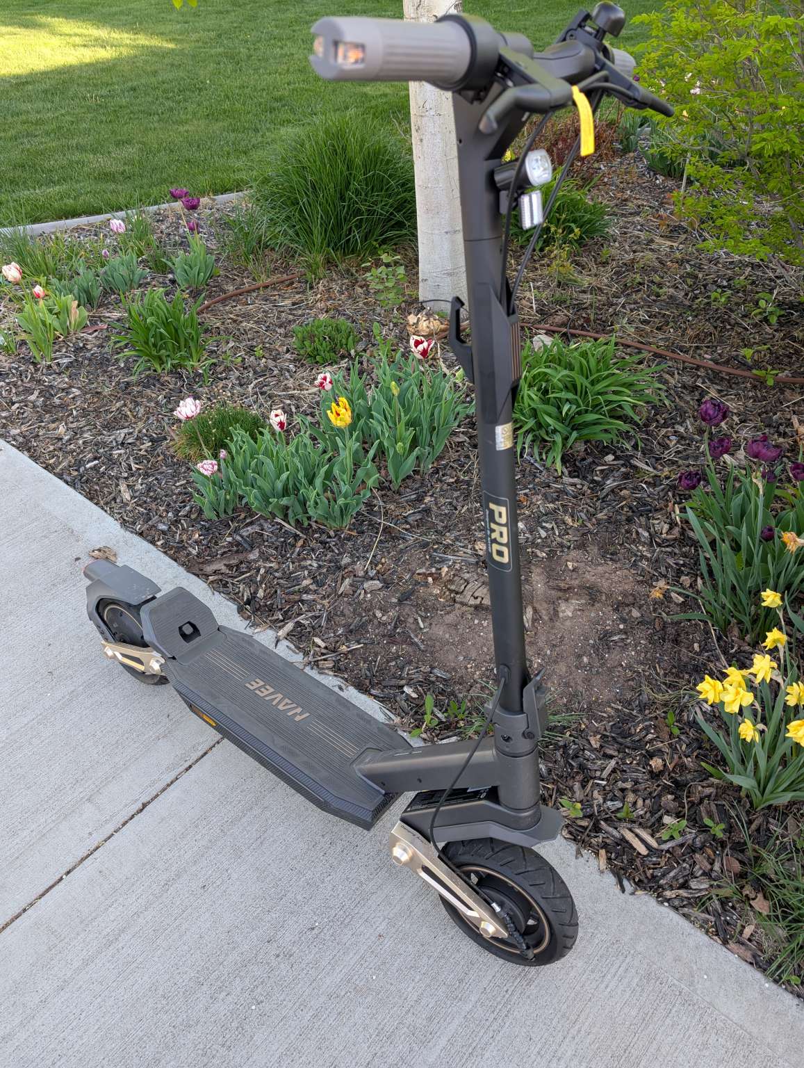 Navee ST3 Pro electric scooter review - Solid scooter with serious suspension - The Gadgeteer